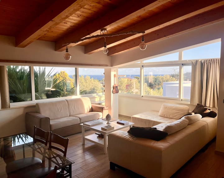 The Blue Window - Apartment
(300m From Sea) - Augusta