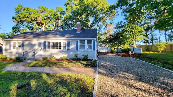 Yarmouth Cottage | Outdoor Shower + Firepit - South Yarmouth, MA