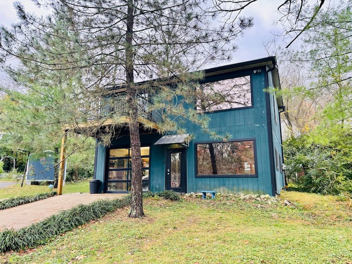 Dog Friendly Louisville Carriage House - Sleeps 4 - Louisville, KY