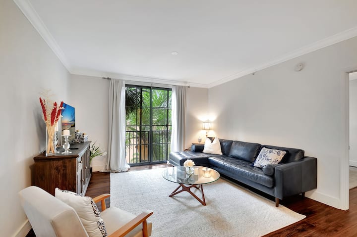 Bright Downtown Wpb 1br Condo Pool Gym Parking - West Palm Beach, FL