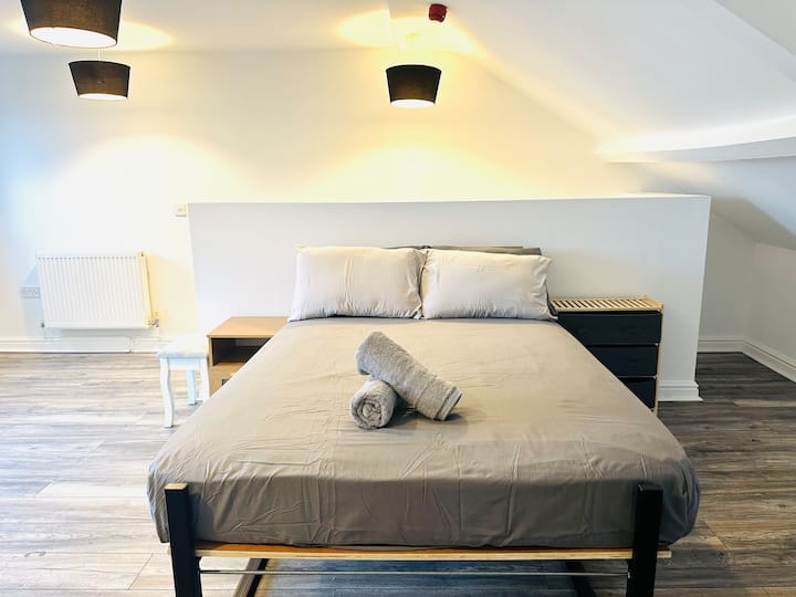 Spacious And Affordable City Center Two Beds Flat - Swansea