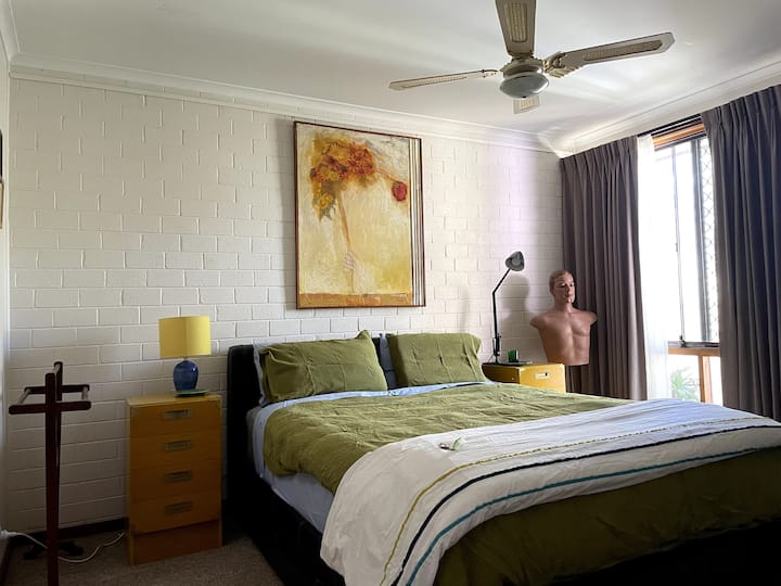 1970s Comfortable Home Avail - Canberra