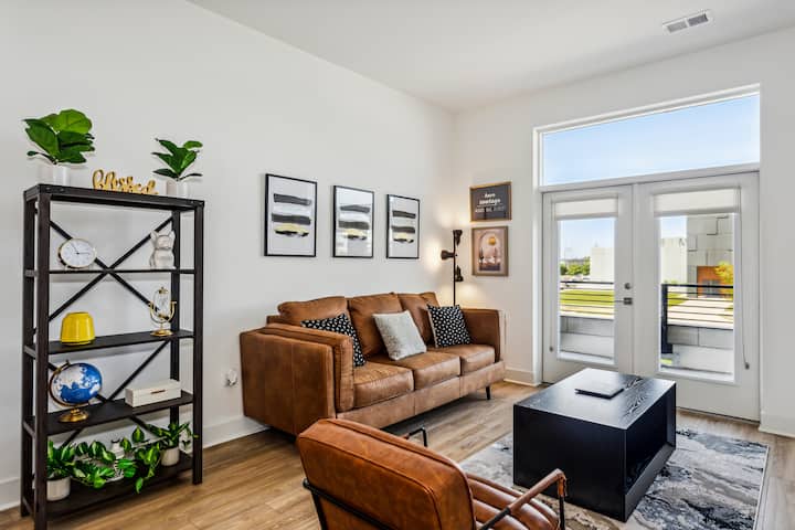 Stylish 1br Apt With City Views - Wichita