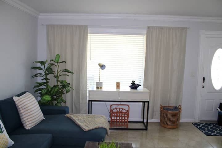 Elegant 3/2 Near South Fl Beach - Pompano Beach, FL