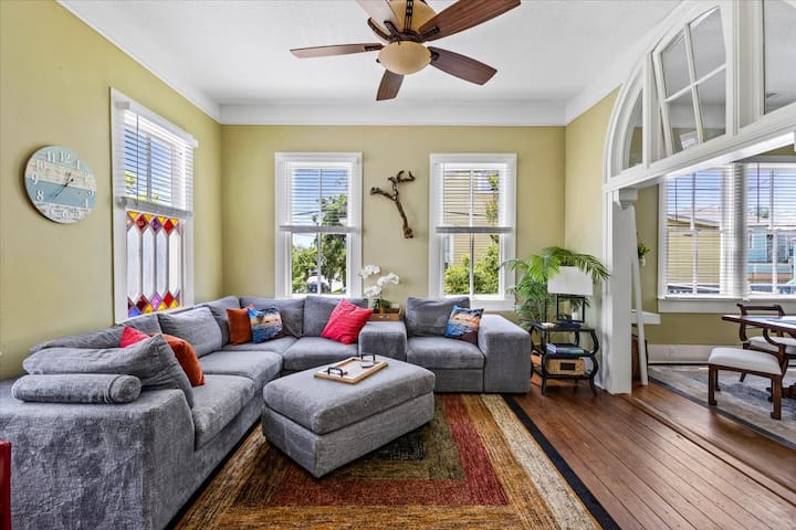 Historic Galveston Cottage + Central Location - Texas