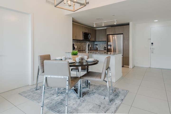 Wonderful 1bd/1bt Apartment In Downtown Doral - Doral, FL