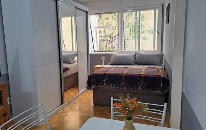 Kitnet Em óTima Localização Com Wi-fi - Porto Alegre