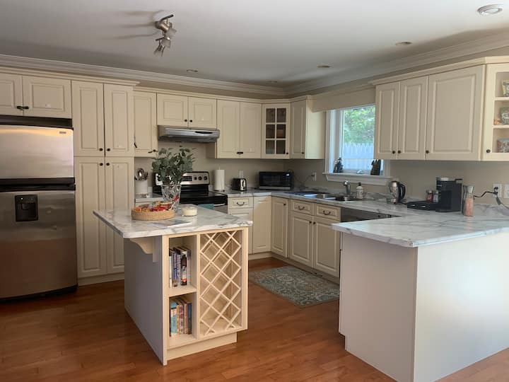 New - Comfy Cozy Escape: Your Home Away From Home! - Halifax, NS, Canadá