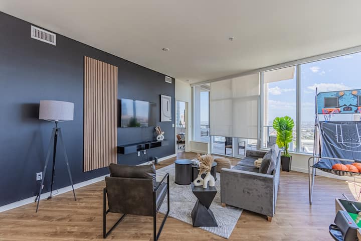 Dt Skyline Views | Pool,gym,balcony,w/d,parking - Phoenix