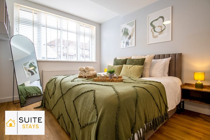 Modern 3 Bedroom | London | Near Station | Parking - Croydon, UK