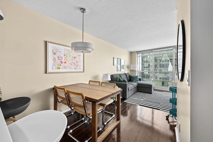 Stylish Modern 2br Condo, Free Parking In Downtown - Toronto