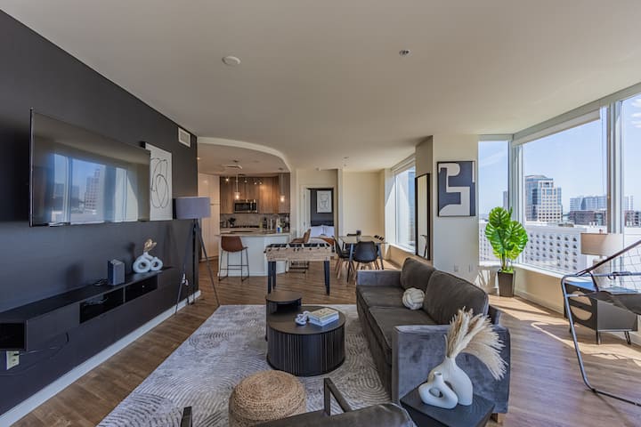 Modern Highrise Sanctuary+gym+pool+prking+w/d - Phoenix, AZ