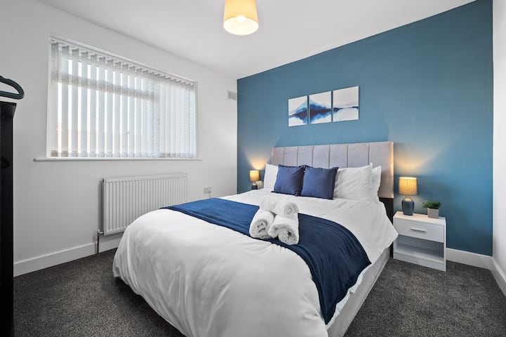 3 Bedrooms, Free Parking, Modern, Close To Station - Coventry