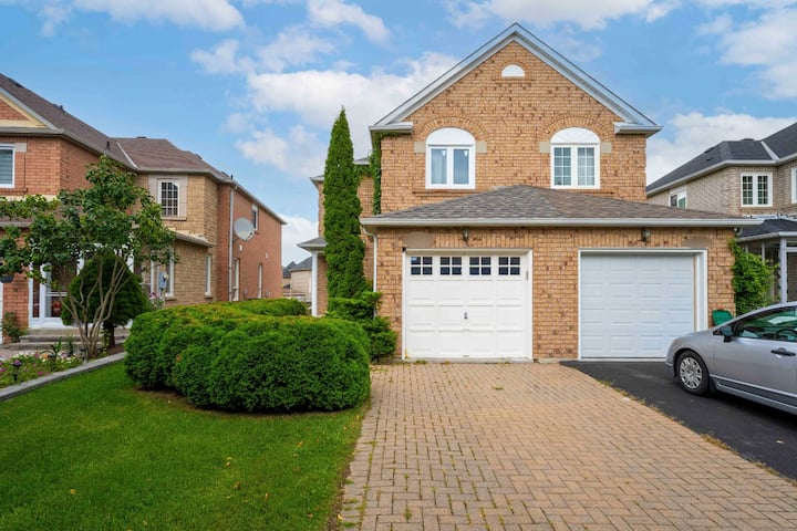 Charming 3br Stay + Private Yard, Richmond Hill - 마크험
