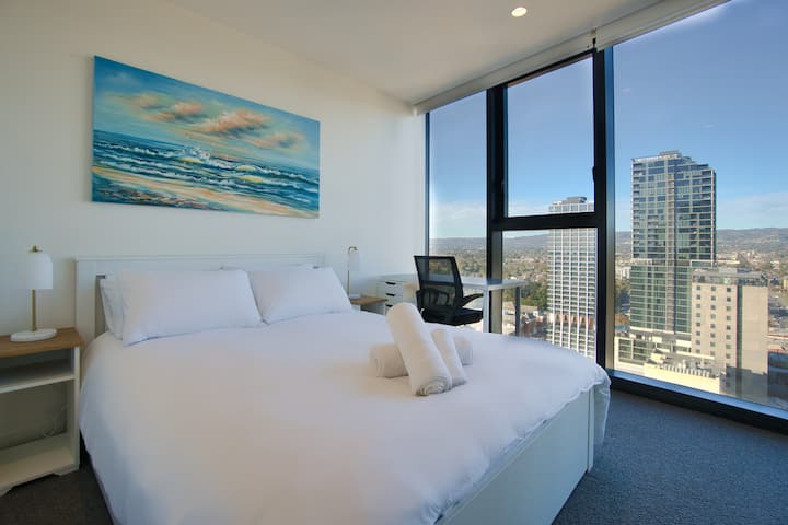 Urban Escape 2br Apt - Amazing Views Of The City! - Flinders University at Victoria Square