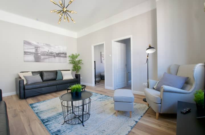 Premium Apartment By Hi5- Spacious Apartment - Budapest