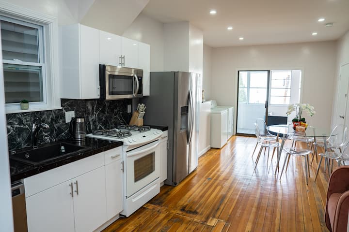 Stylish 3br Near Logan & Subway – Prime Location - Massachusetts