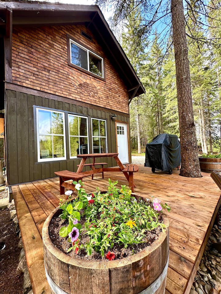 Grizzly Bear Cottage - Canada