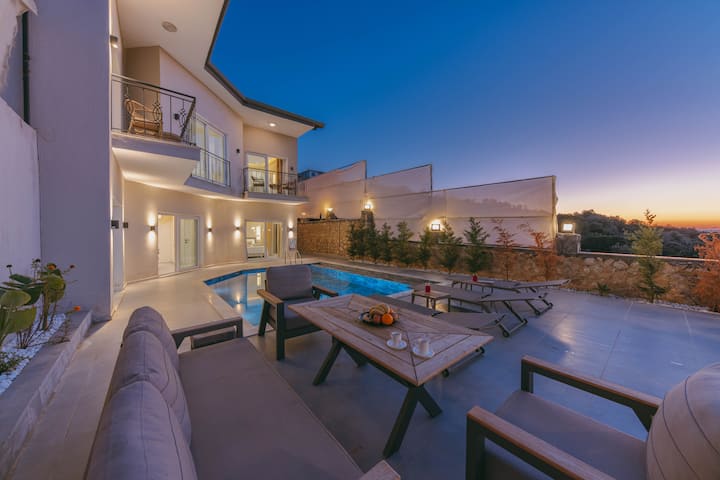 Villa Albatros 2 Korunaklı 3+1 Havuzlu Villa - Aklar, Kaş
