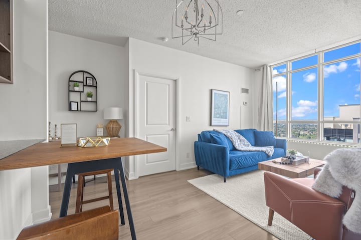 10-min To Pearson Airport, Skyline View Balcony - 256