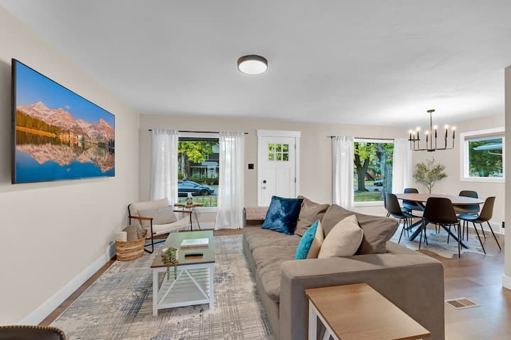 Relaxing & Stylish: Close To Downtown ~ Yard ~ Pkg - Salt Lake City, UT