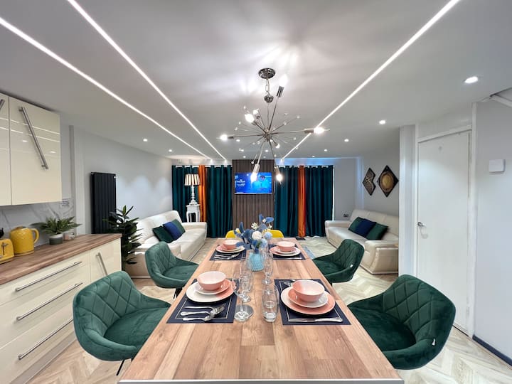 * Whole Luxury & Cosy  House | Prime Location * - Liverpool, UK