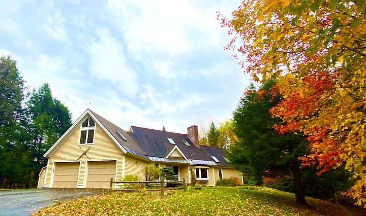 Perfect Getaway Home- Spacious & Centrally Located - Stowe, VT