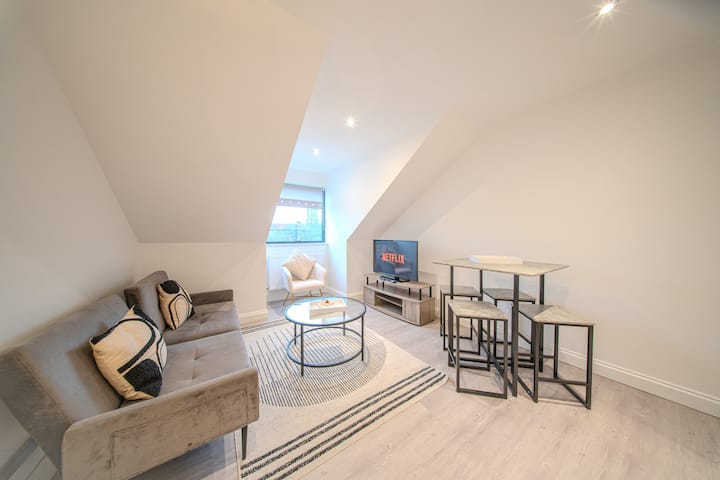 2 Bedroom | Modern | Monthly Stay 25% Off - Brentwood