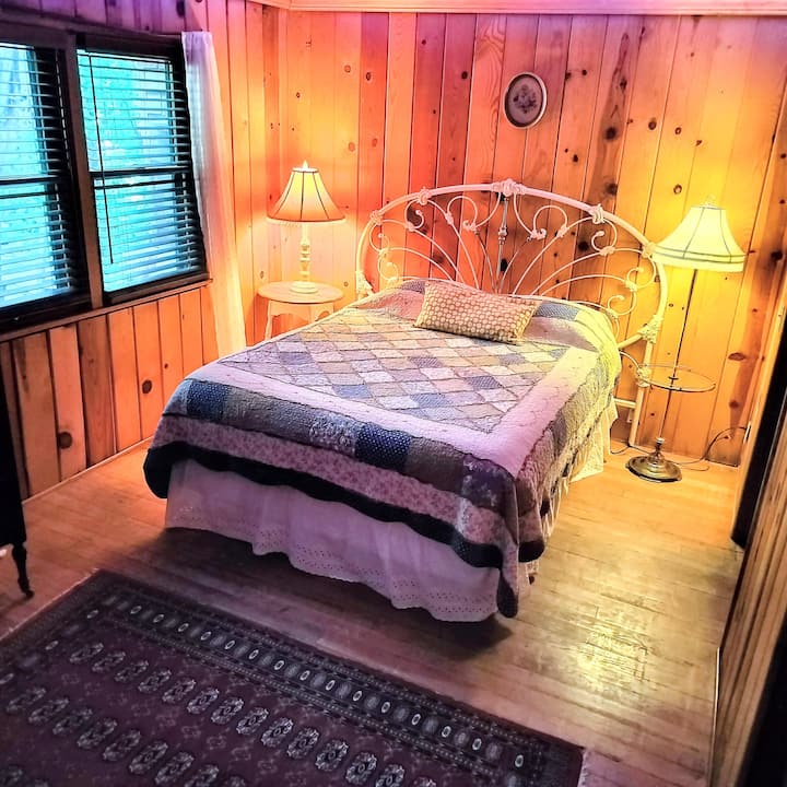 Root Stone Lodge: Mountainside - Idyllwild-Pine Cove, CA