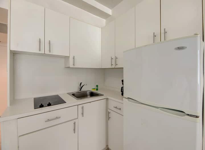 Beachfront - Double Queen Studio With Kitchen - South Beach, FL