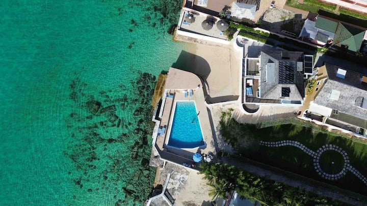 Seaside Hideaway With Pool - 拿騷