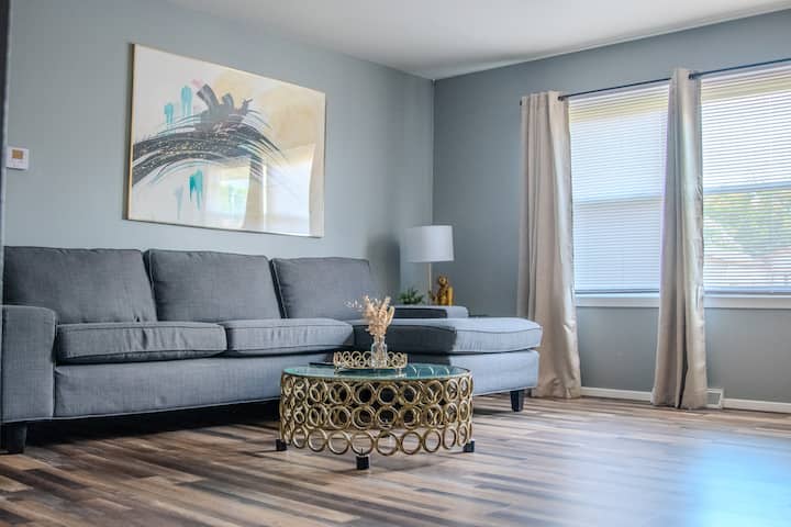 Cozy Apartment- 4-plex - Springfield, IL