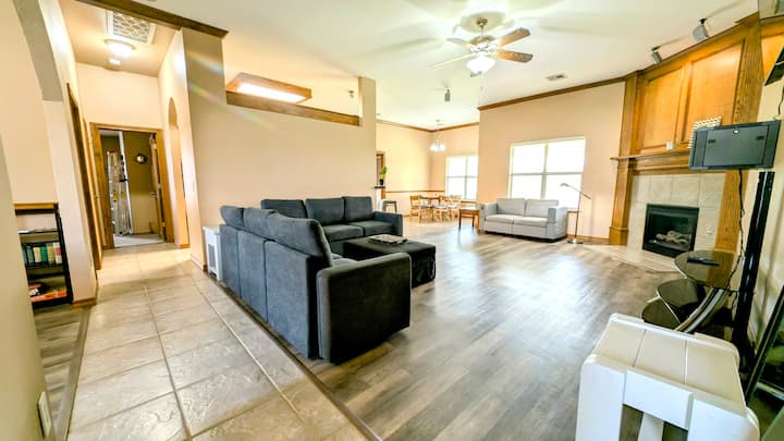 Norman Family Retreat-4 Qn Beds/2 Baths-8+ Guests - Norman, OK