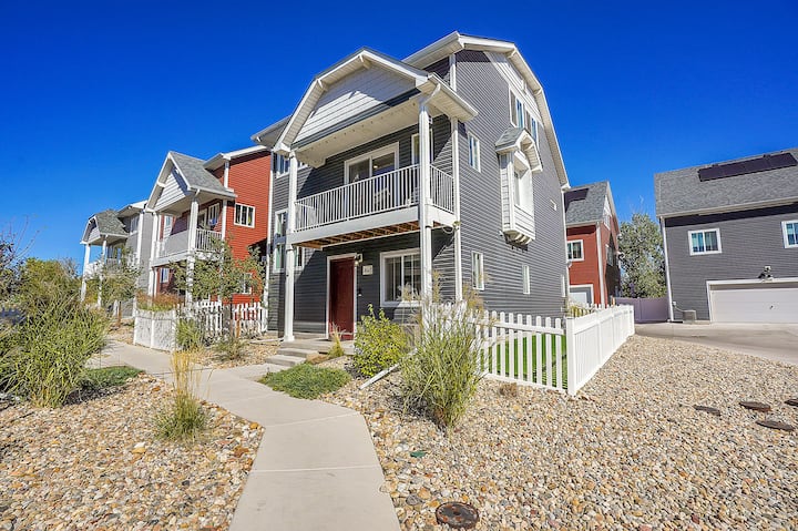 Modern 3br House Near Higways & Denver Int Airport - Denver, CO