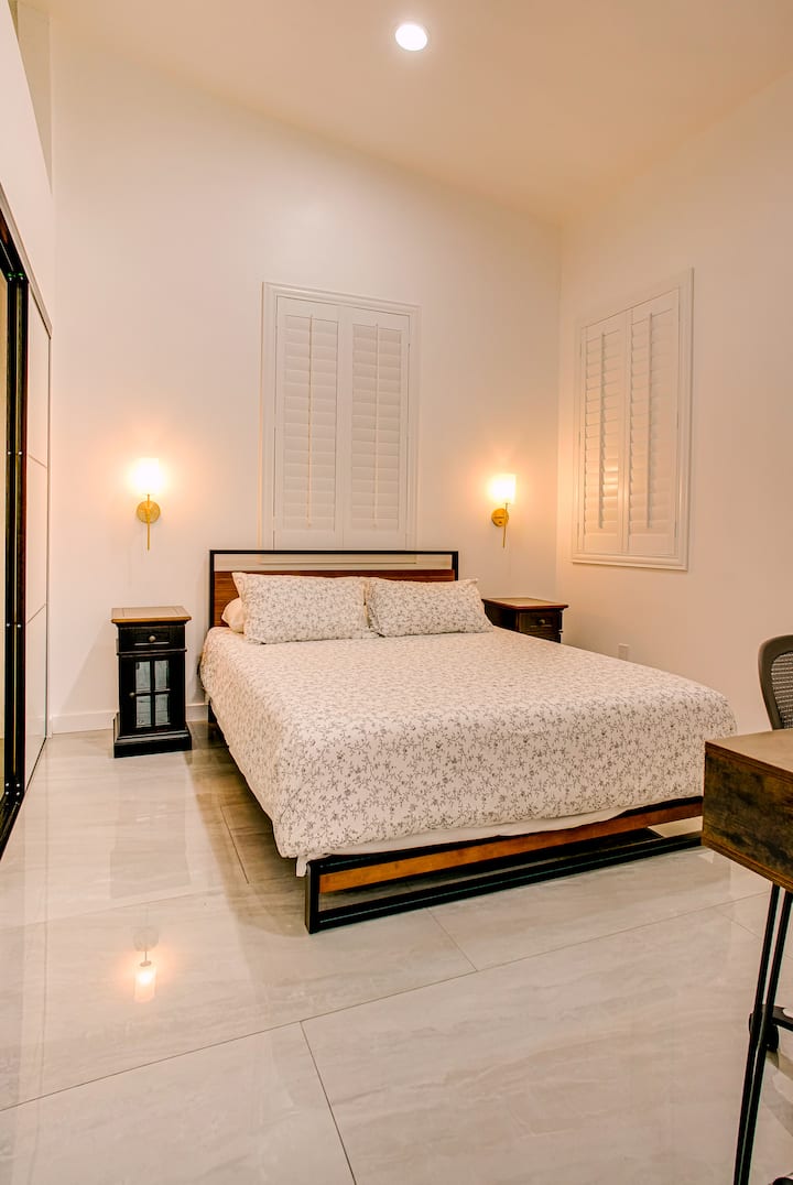 17a - 1br Stunning Pad - With Backyard - Irvine, CA