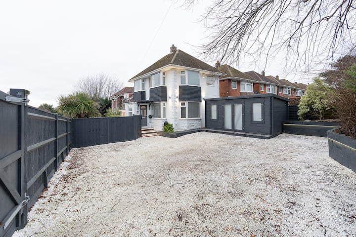 Private Gated Modern 5 Bedroom Home - 7 Guests - イギリス サウサンプトン