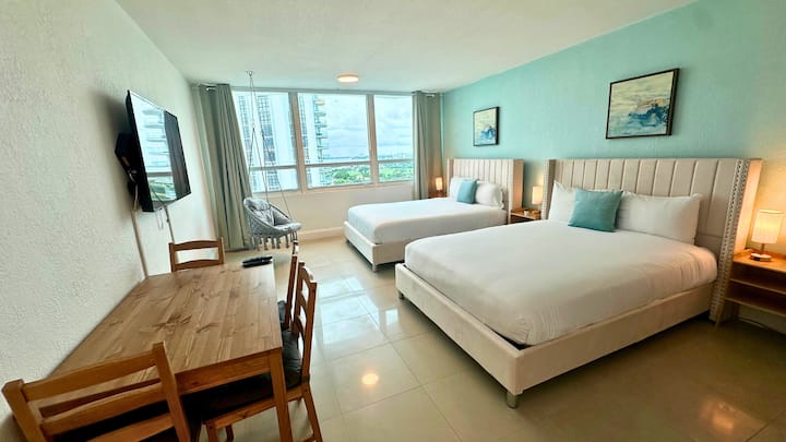 Bay View 340 Sq Studio+ Free Valet Parking - Miami Beach, FL