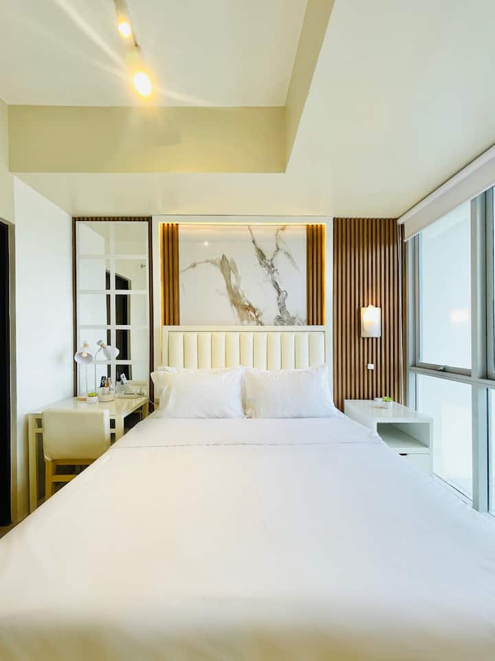 * *14 Skyline Serenity - Iloilo City