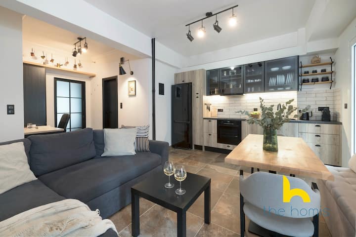 Stylish Retro-industrial Apt W/ Balcony In Koukaki - Atenas