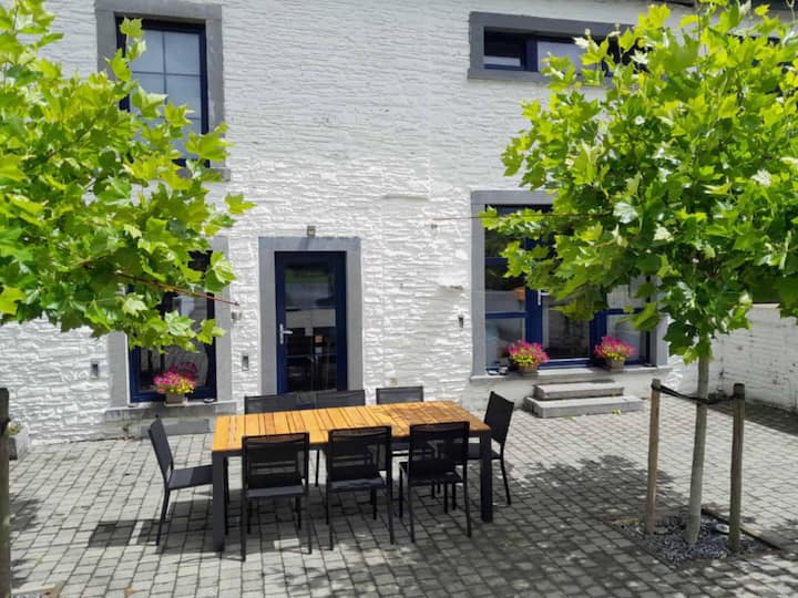 Les Pierrots - Belgium