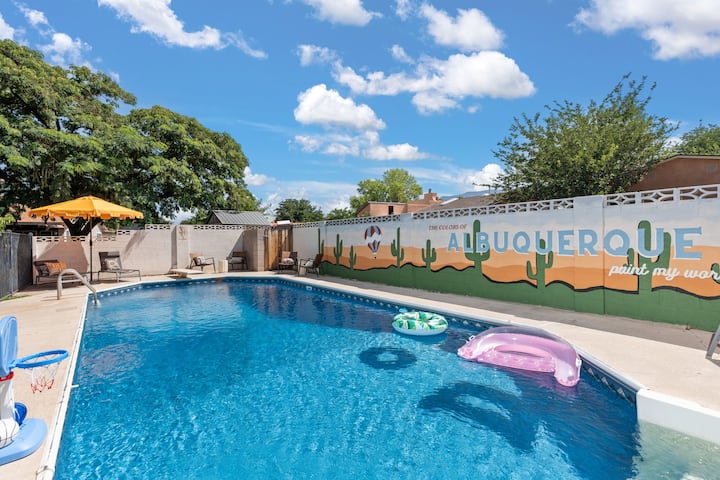 Lux Amenity Paradise! Pool, Hot Tub, Games & Golf! - Albuquerque, NM