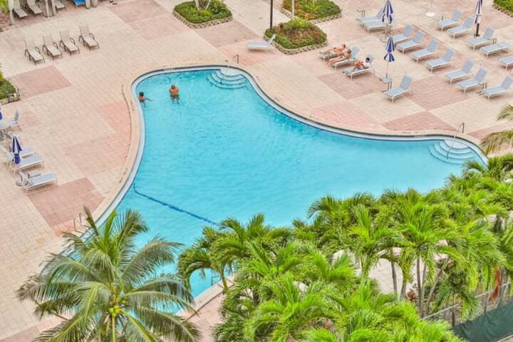 3 Bdr Ocean Reserve Free Parking - Aventura, FL
