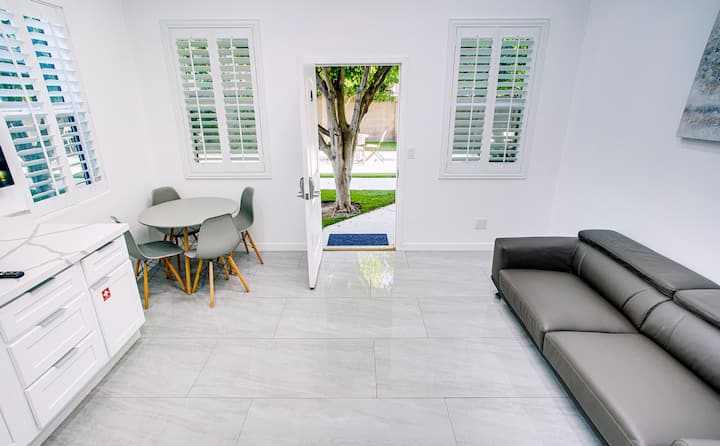1br Luxe Retreat - With Backyard - 爾灣