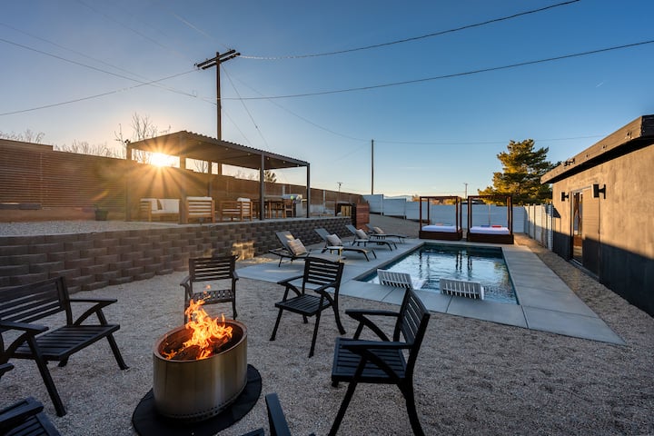 Heated Private Pool, Hot Tub, Family Movie Room - Joshua Tree, CA