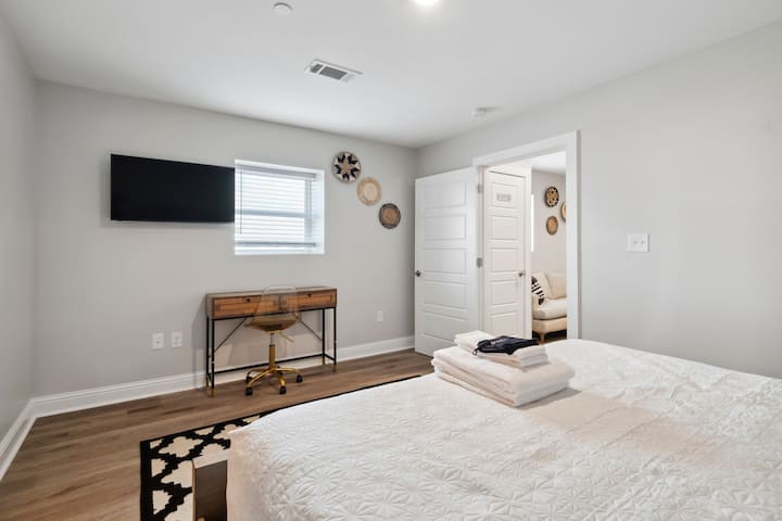 Luxury Executive- Walk To Superdome Free Parking - New Orleans, LA