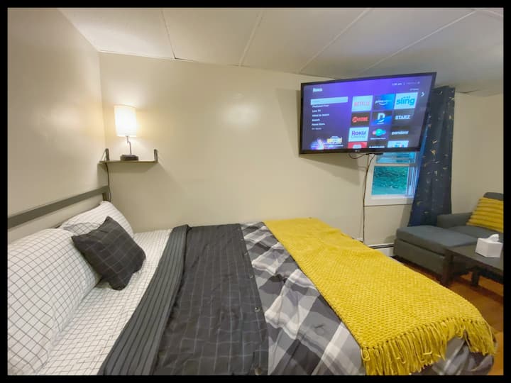 W Cozy Studio Apartment - Portland, ME