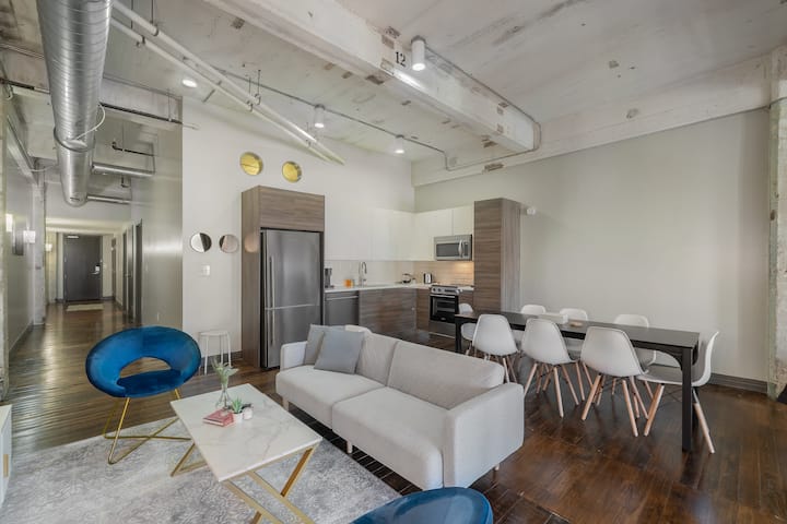 Serene Downtown Loft | Free Valet Parking | Pool - Dallas, TX