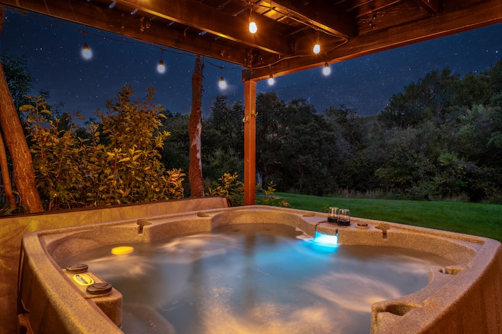 Fall Colors, Hot Tub, Pet-friendly Home With Creek - Glenwood Springs, CO