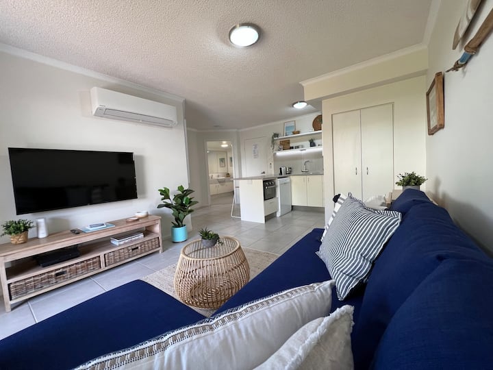 Nautical Stylish Ground Level 1 Bedroom Unit - 
