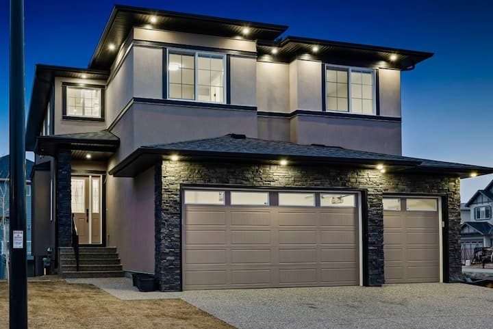 Executive Retreat By The Lake Ac - Chestermere